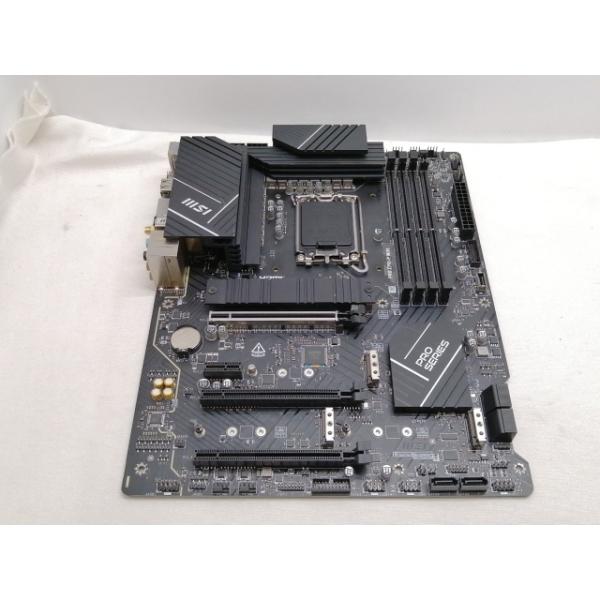 ■分類：マザーボード■ランク：中古■メーカー：MSI■製造番号：601-7E06-240B2406000018■備考：BIOS ver：E7E06IMS.AI0状態：箱に若干のタバコ臭あり付属品：箱、印刷物、ドライバーDVD、SATAケーブ...