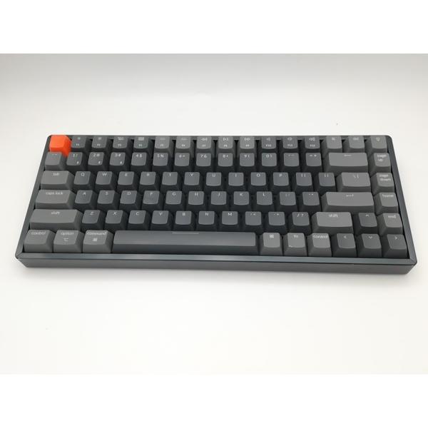 ■分類：パソコン用アクセサリー■ランク：中古■メーカー：Keychron■製造番号：1-2105K2C200130■備考：状態：キーボードに薄いてかり、外装キズスレ汚れ。 付属品：箱、USBケーブル、専用キーキャップ(5種)、キープラー■保...