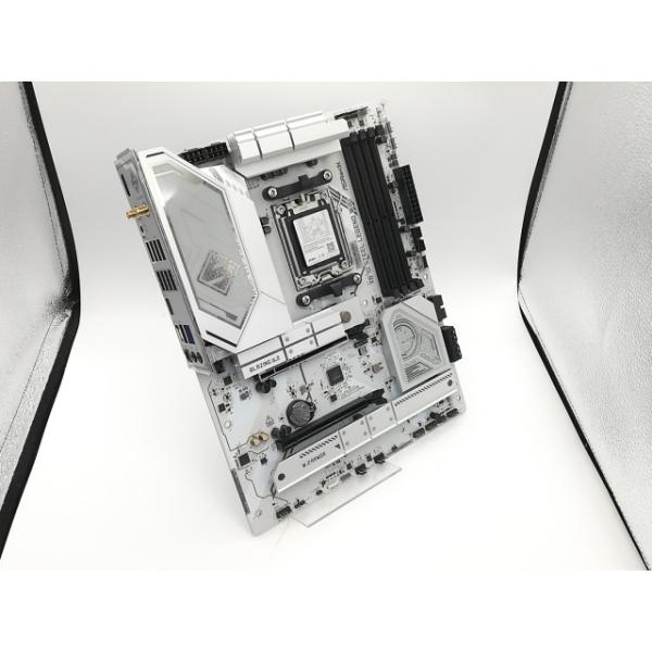 ■分類：マザーボード■ランク：中古■メーカー：ASRock■製造番号：H8M0XB172497■備考：●購入後にPIN曲がりが発生した場合は保証対応が出来かねますのでご注意ください。 ●事前にお使いのCPUが下記のBIOS Verに対応して...