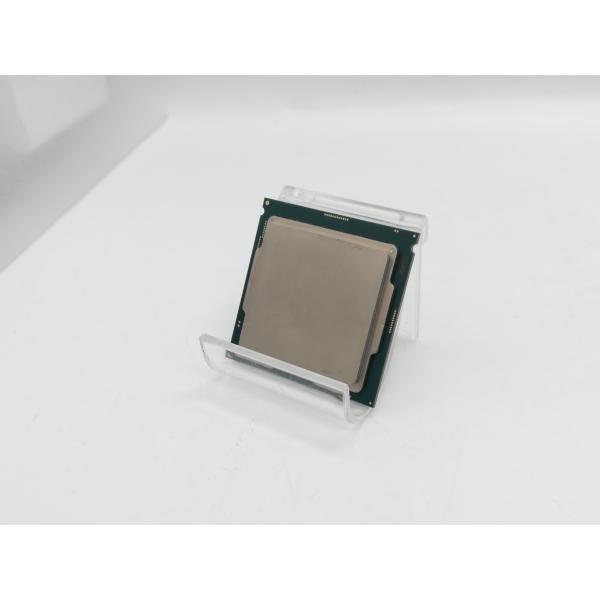 ■分類：CPU■ランク：中古■メーカー：Intel■製造番号：M9ST674701098■備考：付属品：印刷物、エンブレムシール、巾着袋、外箱■保証期間：１週間■注意事項：お客様のモニター発色の具合によって、実際の商品と色合いが異なる場合が...