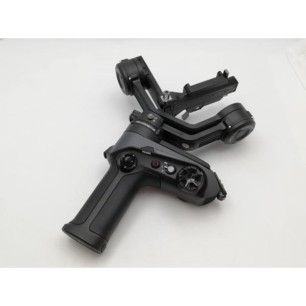 ■分類：デジタルカメラ用アクセサリー■ランク：ランクB■メーカー：Zhiyun■製造番号：83A01D05D010092■備考：状態：外装に薄いスレ、端子差込口カバー接続部破損(カバー機能に問題はなし) 付属品：三脚、グリップハンドル、ブラ...