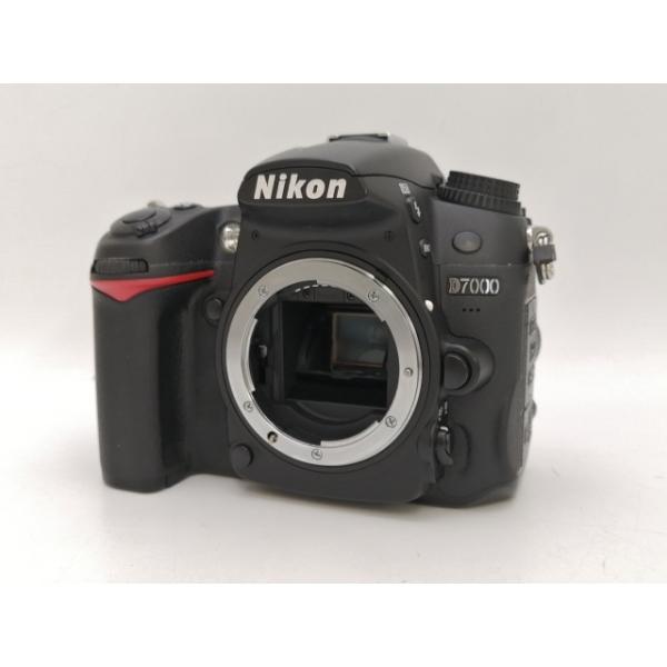 ■分類：デジタル一眼■ランク：ランクB■メーカー：Nikon■製造番号：2098653■備考：■シャッター回数：30000回以下 状態：ファインダー内チリ混入、液晶に小キズ、ボディ各部・ボタンにスレ・塗装剥がれ・テカリ、ラバーに磨耗・テカリ...