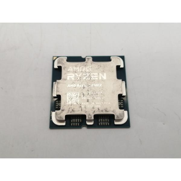 ■分類：CPU■ランク：中古■メーカー：AMD■製造番号：9MK0679X40004■備考：状態：グリス汚れ 付属品：箱、印刷物■保証期間：１週間■注意事項：お客様のモニター発色の具合によって、実際の商品と色合いが異なる場合があります。