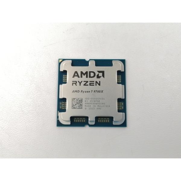 ■分類：CPU■ランク：中古■メーカー：AMD■製造番号：9MN9530Q50080■備考：付属品：箱、印刷物、エンブレムシール■保証期間：１週間■注意事項：お客様のモニター発色の具合によって、実際の商品と色合いが異なる場合があります。