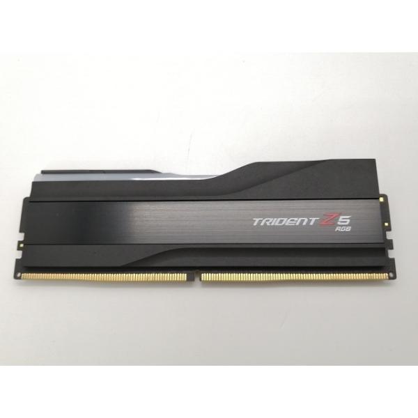 ■分類：メモリー■ランク：中古■メーカー：DDR5■製造番号：23030356017■備考：F5-6000J2626F16GX2-TZ5RKG.SKILL/ヒートシンク付き付属品：本体のみ■保証期間：１週間■注意事項：お客様のモニター発色の...