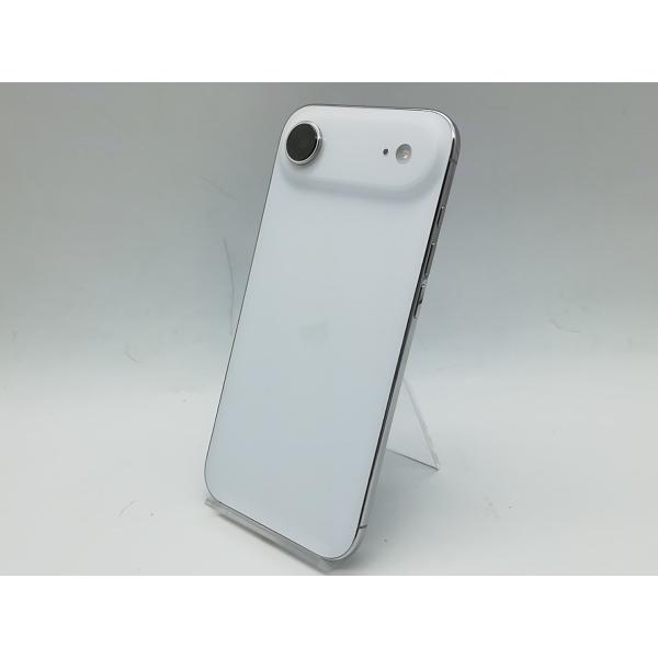 ■分類：iPhone■ランク：ランクB■メーカー：Apple■製造番号：356770694281468■備考：OS：26.2 状態：画面やフレーム各所にスレ バッテリー容量：100%/充放電回数：75回（01月時点） 付属品：箱、印刷物、U...