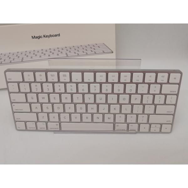 ■分類：Mac用周辺機器■ランク：中古■メーカー：Apple■製造番号：F0T814602N6J1XLAH■備考：状態：底面にキズ、スレ/側面小さな打痕/ボタン軽度テカリ 付属品：箱、印刷物、ケーブル■保証期間：１週間■注意事項：お客様のモ...