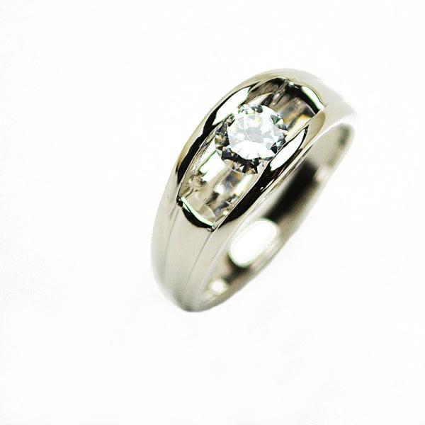 普段使いしたくなる 綺麗なキュービックリング主石に光がよく入るようデザインされたこだわりのリングです。立体的でボリューム感のあるデザインリングです。※サイズ変更の場合、ご注文後にお造り致しますので、10営業日ほどお時間がかかります。お急ぎの...