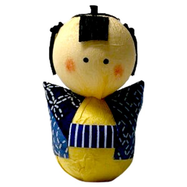 日本の伝統を感じさせる「起き上がりこぼし人形 わらべ　男の子」は、どんな状況でも立ち上がる不屈の精神を象徴する縁起の良い人形ですこの人形は童（わらべ）をモチーフにしており、ほのぼのとした田舎の風景、可愛い子供達がモデルです昔懐かしい着物姿の...