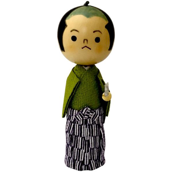 日本の伝統的な「こけし」と勇ましい侍をモチーフにした、趣あふれる創作こけしです美しい着物をまとい、凛とした表情で立つ姿は、日本ならではの和の美しさと武士の精神を感じさせます木のぬくもりを生かした優しい風合いと、手作りならではの温かみが魅力玄...