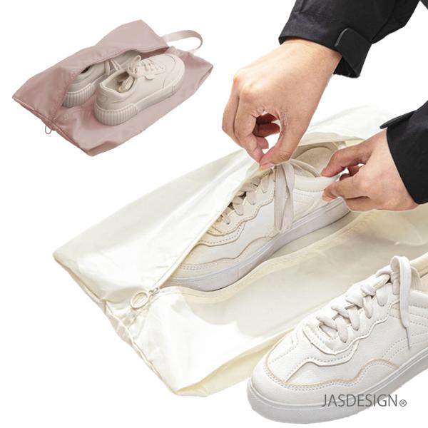 【持ち運びに便利】旅行や出張、ジムや部活の靴をきれいに収納できるシューズケースです。使わない時は小さく畳めるので持ち運びにもとても便利です。【耐久性と防水性】ポリエステル素材のシューズケースは耐久性と防水性に優れており、濡れた靴やタオルを運...