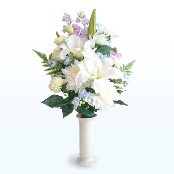 生花と見違えるようなクオリティーの高い上質なシルクフラワー（造花の仏花）を使用し、豪華で見栄えのするお仏花です。 枯れたり萎れたりしないので、日々のお手入や水替え不要です。 花粉や香がないのでアレルギーの方も安心。 【使用花】カサブランカ・...