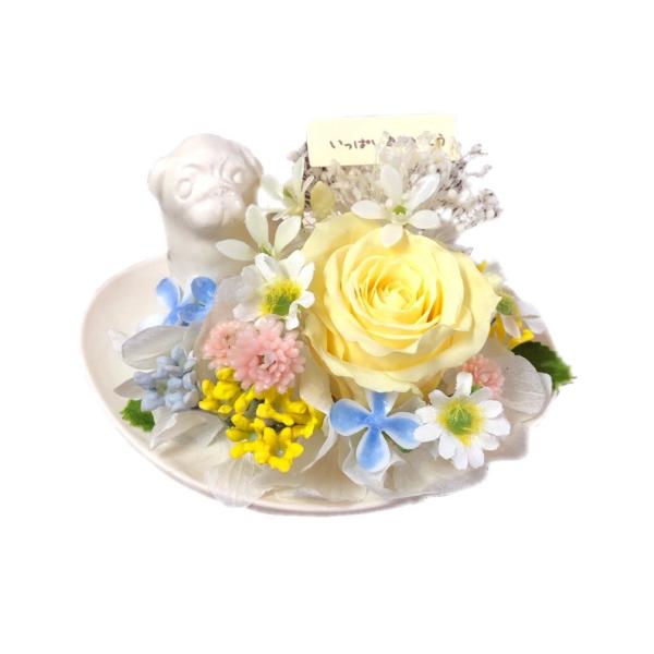 陶器の器にプリザのお花とシルクフラワーの可憐な小花をあしらいました。　毎日一緒に歩いた道、愛おしい表情、しぐさ、匂い、一生忘れない「楽しかったね」「いっぱいありがとう」の思いを込めてプリザーブドのメモリアルフラワー。  【サイズ】 幅約10...
