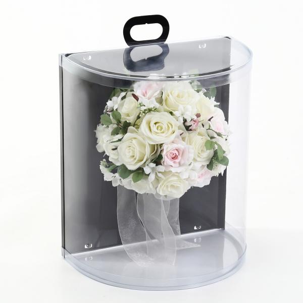 思いでいっぱいの大切なウェディングブーケをご使用後は新居のインテリアとしてケースに入れて保存できます。 ラウンドブーケはもちろんティアドロップ、ショートキャスケードもＯＫ ！壁に掛けることもできますよ！寸法：約H35　D20cm　W30cm...