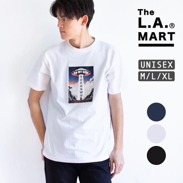 未知との出会いをアメコミ風デザインで表現したプリントTシャツインパクトのあるデザインを胸元に配したシンプルな一枚。オープンエンド糸はふっくらとしており、ボリュームがある一方で、ドライでザックリとした風合いです。襟はひと手間加えた二本針刺縫製...