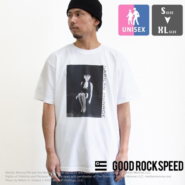 ・Marilyn Monroeのフォトグラフィーを使用したTシャツモノクロで表現したフォトデザインとシグネチャーロゴを、洗練されたバランスでレイアウトしています。時代を超えて愛され続けるアイコンの存在感を、ファッションへ落とし込んだ一枚です...