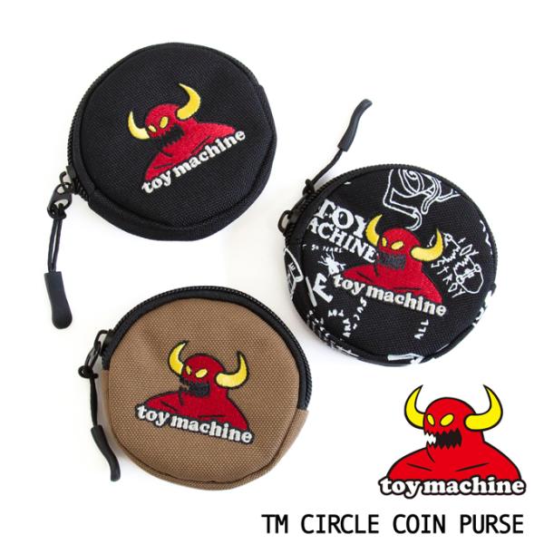 モンスターロゴが刺繍で落とし込まれた丸型のコインケースカラビナが備わっておりパンツのベルトループなどに括り付けることが可能。走ったり転んだりアクティブに遊ぶ、まさにスケーターに打って付けのアイテム。さり気ないプレゼントなどにもオススメです。...