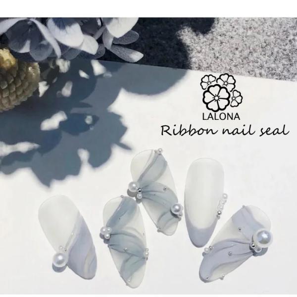 未硬化ジェルの上から貼ることができます。より綺麗な仕上がりをお求めの方は、未硬化ジェルのない状態で使用し、トップコートで仕上げて下さい。