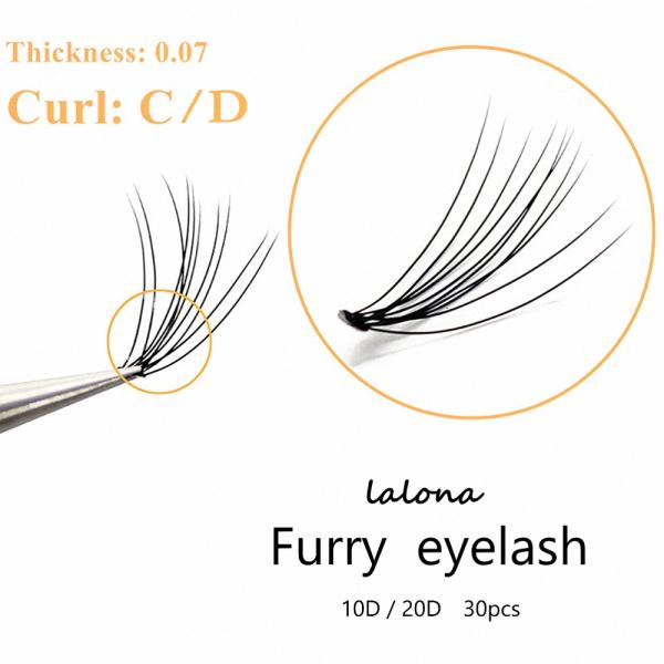 高級PBT原糸を使用したハイクオリティラッシュ！極細で繊細な「0.07mm」の毛を特殊な製法で束にしました。まつエク専門メーカーでの厳しいチェックにより「カール・太さ・長さ」のサイズにばらつきがありません。少ない本数でボリュームを出したい方...