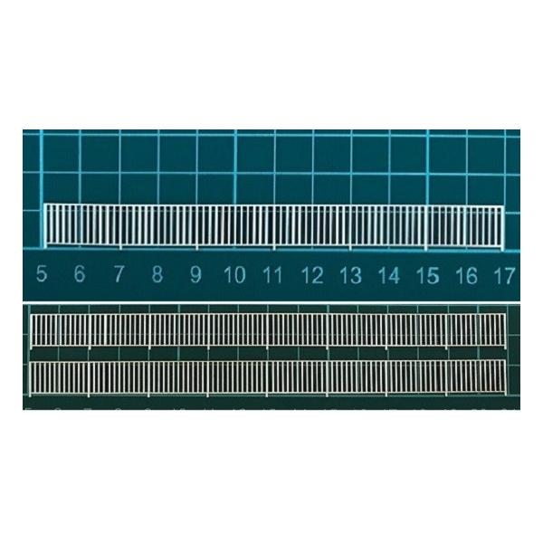 ＊傾斜ナシの（たて型・たて棒）の手すり（2個入り）です。材質：ペーパー製カラー：ホワイト【仕様】（画像を参照下さい）；・手すりのサイズ(高さH×間隔W×長さ×厚み)mm：12mm×20mm×158mm×厚み0.5mm（間隔Wの間には縦棒が入...