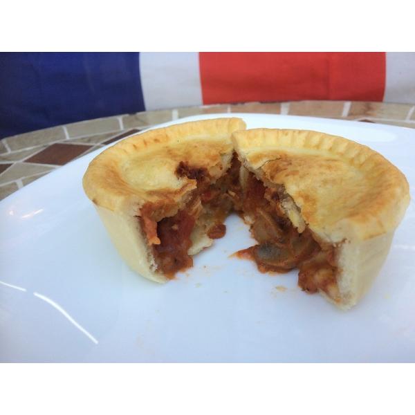 原材料名：小麦粉、トマト、鶏肉、マッシュルーム、ナチュラルチーズ、牛乳、ショートニング、マーガリン、にんにく、オリーブ油、砂糖、塩、胡椒、バジル、オレガノ、ローズマリー、卵／乳化剤、酸化防止剤（V.E)、香料、着色料（カロチン）（一部に小麦...