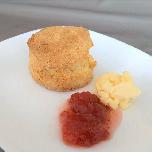 原材料名：小麦粉、牛乳、マーガリン、上新粉、砂糖、卵、塩／合成膨張剤製剤、乳化剤、酸化防止剤（V.E)、香料、着色料（カロチン)（一部に小麦・乳成分・卵・大豆を含む）賞味期限：冷蔵庫で ３日　・　冷凍庫で ３ヶ月内容量：約７０ｇ　保存方法：...