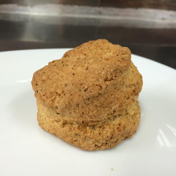 原材料名：小麦粉、牛乳、マーガリン、上新粉、砂糖、紅茶、卵、塩／合成膨張剤製剤、乳化剤、酸化防止剤（V.E)、香料、着色料（カロチン)（一部に小麦・乳成分・卵・大豆を含む）賞味期限：冷蔵庫で ３日　・　冷凍庫で ３ヶ月内容量：約７０ｇ　保存...