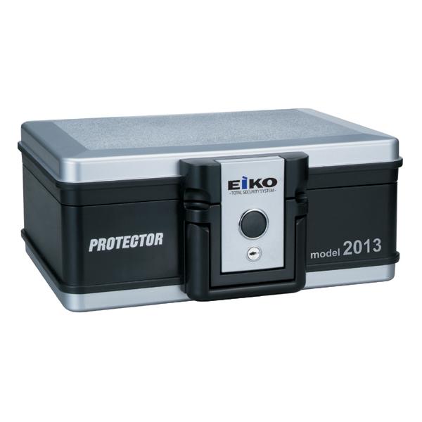 【仕様】●サイズ：外寸／幅３５５×奥行２８１×高さ１５３ｍｍ　内寸／幅２９２×奥行１８５×高さ７７ｍｍ●重量：約６．０ｋｇ●容量：４．１５Ｌ●鍵：２個付き●Ｂ５用紙サイズ収納●火災発生から３０分間火から守ります。水深２０センチで８時間水の浸...