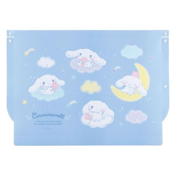 【商品説明】教科書やノートを広げても十分な大きなサイズ！引っかけて収納できる引っ掛け穴付き。　テーブルのキズや鉛筆の汚れも防ぎます。　工作や絵を描くときなどにもおすすめです。　※本商品に物を乗せたまま持ち運びはしないでください。　※カッター...