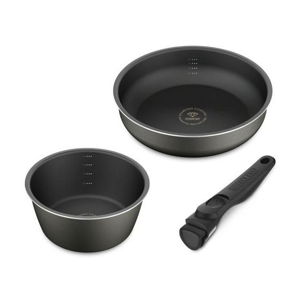 【商品説明】ダイヤモンドコーティングとは、人工ダイヤモンドを細かい粒子状にしてふっ素樹脂コーティングに配合したものです。汚れがつきにくく、ハンドルをはずして丸洗いができ、お手入れも簡単です。フライパンとなべには便利な目盛り線が付いています。...