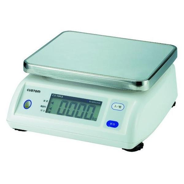 【商品説明】●ステンレス皿付のスケールです。●水平調整可能なスクリュー式足部です。●防水はかりCS−2000Sに別売りのステンレス皿をプラス。●IPX2準拠で上から水をこぼしても安心のシャワープルーフはかり。●オートパワーオフ機能付。●重力...