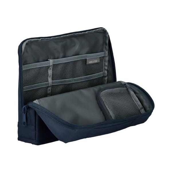 【商品説明】●ファスナーを開けるだけで自立する、省スペースなワークツールポーチ。ハサミやペンなどの文具類から、マウスやＡＣアダプタなどのガジェット類のワークツールをコンパクトに収容できる。開口部が前方に広がって自立するので、一覧性のよいデス...