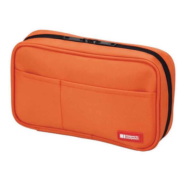 【仕様】本のページのように取り付けられたペンホルダーに筆記具を並べて収納出来るので、使用したいものがすぐに見つかります。　ペンケースを開いた左側にメッシュポケットが１個、ペンホルダーの裏側に小型メッシュポケットが３個付いた大容量タイプ。　外...