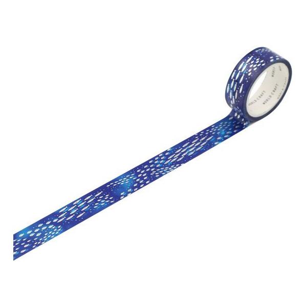 【商品説明】キラキラ輝く細かな箔とかわいいデザインが魅力の大人気シリーズ！　「キラキラマスキングテープ」です。　　スパークリング箔とアクアブルー箔がのった　魚の群れがモチーフのキラキラマステです。　　箔で表現したキラキラの鱗の輝きがとっても...