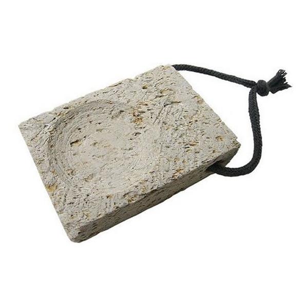 【仕様】ひじ・ひざ・かかとのお手入れには欠かせないアイテム！　古い角質を取り除き、滑らかに整えてくれます。　踵にフィットする凹みがポイント！　●サイズ：幅５５０×奥行７７０×高さ２００ｍｍ●重量（約）：４５ｇ●素材・成分：スティック軽石・無...