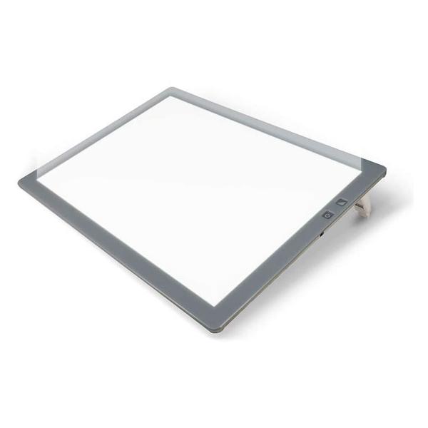 【商品説明】調光式ＬＥＤ採用のムラやチラツキの少ない透写面、軽量で持ち運びが簡単。【仕様】●本体サイズ：４７３×３４９×８ｍｍ●重量：１．７Ｋｇ●適用用紙：Ａ３（透写サイズ：４２０×２９７ｍｍ）●調光：７段階●消費電力：７Ｗ●電源アダプター...