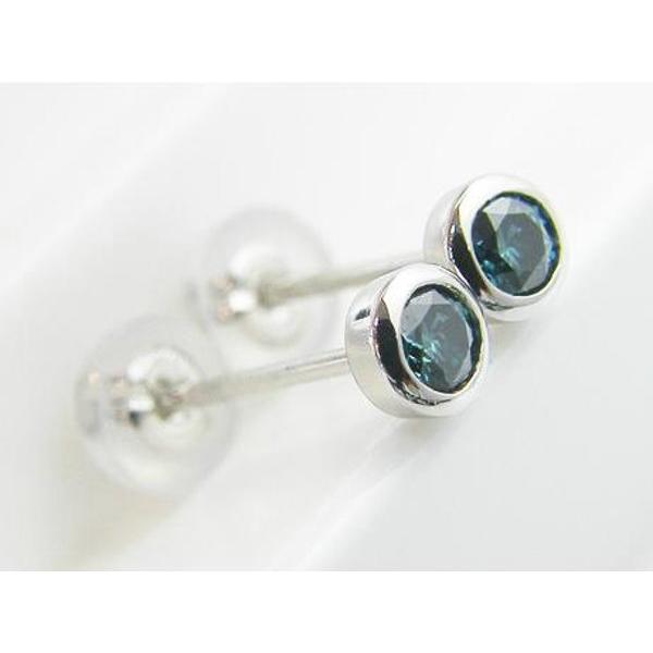 計 0.181ct　Treated Blue（色処理）ダイヤ　H&amp;CPT900製　ダイヤモンドピアス綺麗な トリーテッドブルーダイヤを使用した、シンプルなＰＴピアス！Ｈ＆Ｃが確認できる 上質カットで、目立つインクルージョンもなく、小...