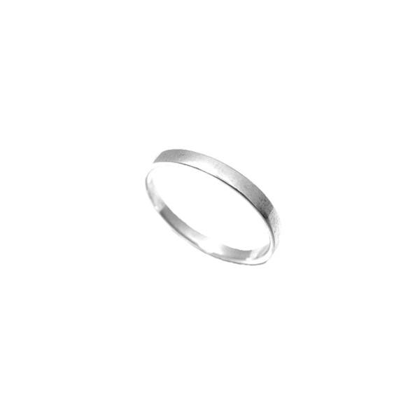 ・素材　Pt900・はば(全体)　 約2.0mm・重さ  約2.3g(※サイズに拠ります)シンプルな平打ちタイプのマリッジリングです。ダイアが3つ留まった(型番S01)とペアリングとしていかがでしょうか？[文字入れについて]日付とイニシャル...
