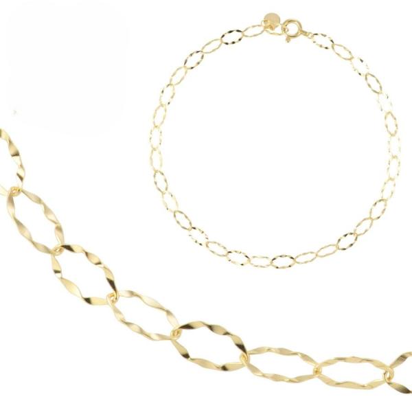 シンプルなブレスレットは、普段のコーディネートにアクセントを加えてくれます。手元は目にとまりやすいので、親しい人へのプレゼントとしてもおすすめのアクセサリーです。地金：K18(18金イエローゴールド)※プレートにK18刻印あり全長：約18c...