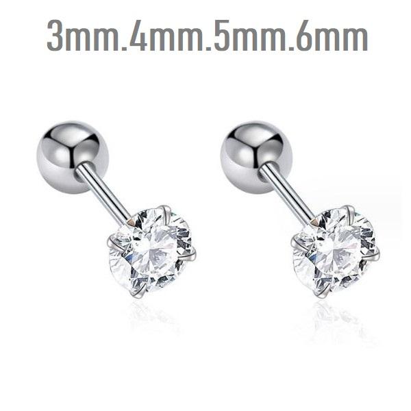 クリアストーンの輝きが、エレガントかつゴージャスな雰囲気を漂わせます。程よいボリューム感でTPOを選ばずに使えるのもうれしいアクセサリー。落ち着いた大人の魅力を感じさせます♪♪■商品詳細　　状　態：新品 両耳セット　　材　質：高品質キュービ...