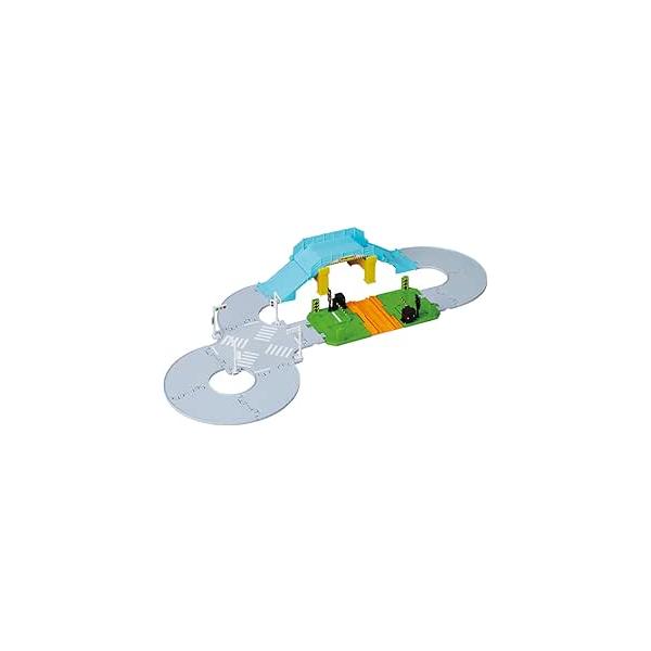 【商品名】　タカラトミー 『 トミカ トミカタウン 踏切・陸橋・交差点どうろセット 』 ミニカー 車 おもちゃ 3歳以上 玩具安全基準合格 STマーク認 【商品説明】　・(c) TOMY・電池は使用しません。 【サイズ】　高さ : 8.20...