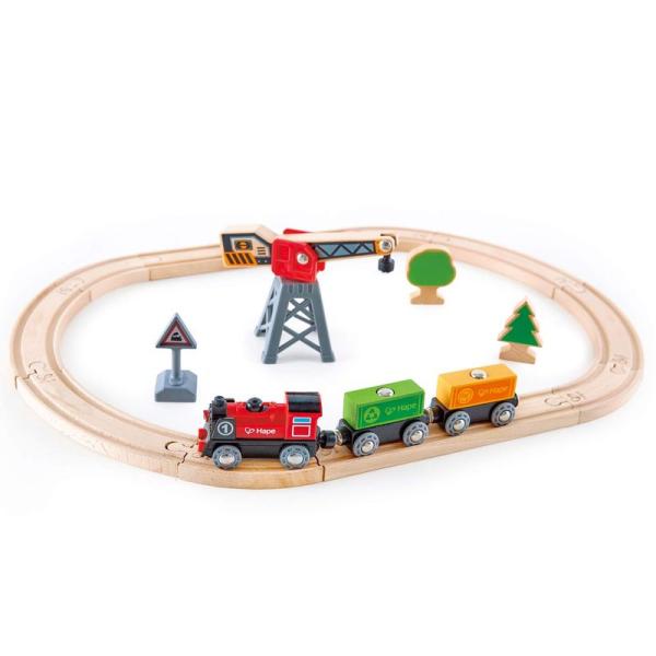 【商品名】　Hape(ハペ) 電池ではしるかもつ列車レールセット マルチカラー E3731 【商品説明】　・世界60か国以上で愛される知育玩具、ハペのおもちゃ・単4電池×2本(別売)・型番:E3731・対象年齢:3才以上・素材:ブナ 【サイ...