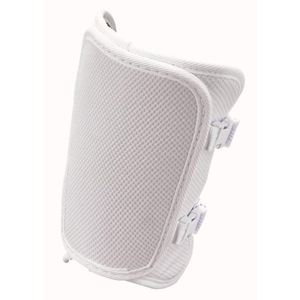 【商品名】　SSK(エスエスケイ) 野球 フットガード 打者用 高校野球対応 FG900 ホワイト 左右兼用 【商品説明】　・サイズ：22cm　重量：約150g平均・本体：ポリプロピレン　表材：ポリエステル（10、90カラー）　裏材：ポリエ...