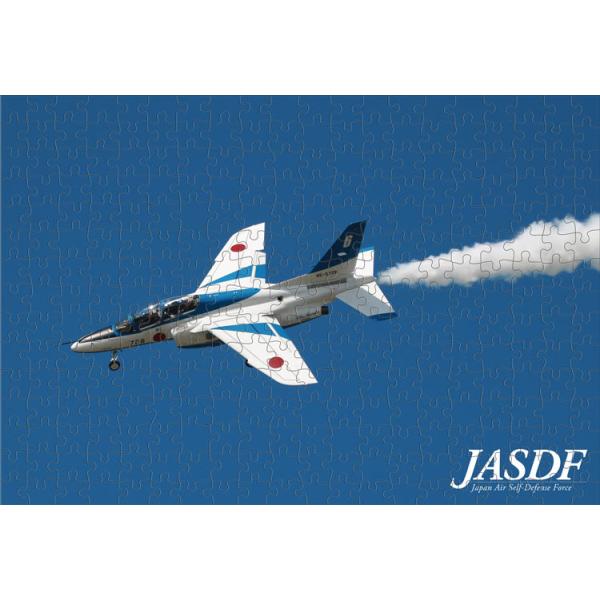 【発売日：2018年11月30日】商品名：ブルーインパルス ソロ飛行サイズ：26×38cm品　番：JDD-06064ピース数：300メーカー：日本卓上開発補　足：【ジグソーパズル】【その他】【ブルーインパルス】【乗り物】【300-500】【...