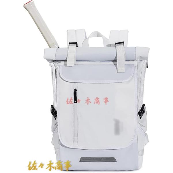 【発売日：2023年05月11日】★ポケット：フロントポケットには携帯電話やカードなどを収納できます。サイドにはウォーターカップや傘などを収納できる2つの追加ポケットがあります。★独立したラケットコンパートメント:テニスラケットまたはバドミ...