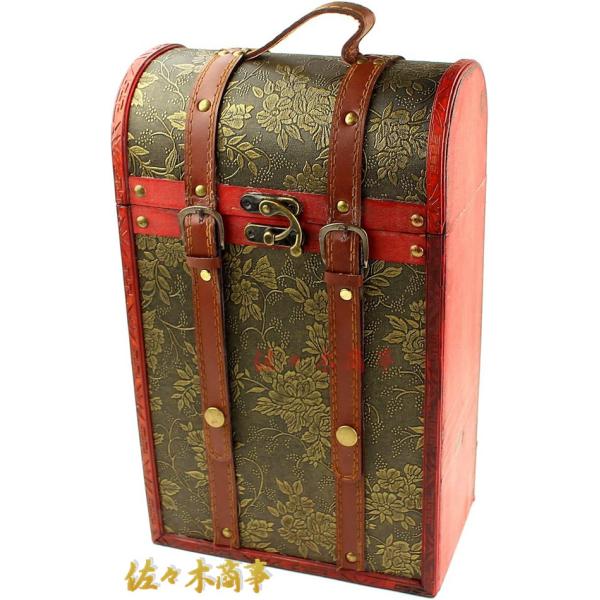 【発売日：2023年02月02日】アンティーク調の重みと気品のあるデザインで、中のワインをより一層引き立ててくれます。ワイン通を漂わせるようなアイテムです。■収納：ワインボトル2本■サイズ：幅22cm×高さ36cm×奥行き13cm■材質：木...