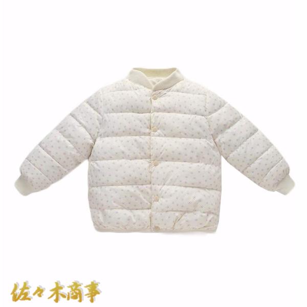 【発売日：2022年03月07日】素材構成: 100% コットンメイン素材: 綿、ポリエステル超軽量の中綿コートは子供の動きをしばられなくていい保温性もあります。シンプルデザインでキレイにもカジュアルにも合う着回し抜群！メイン素材は天然の綿...