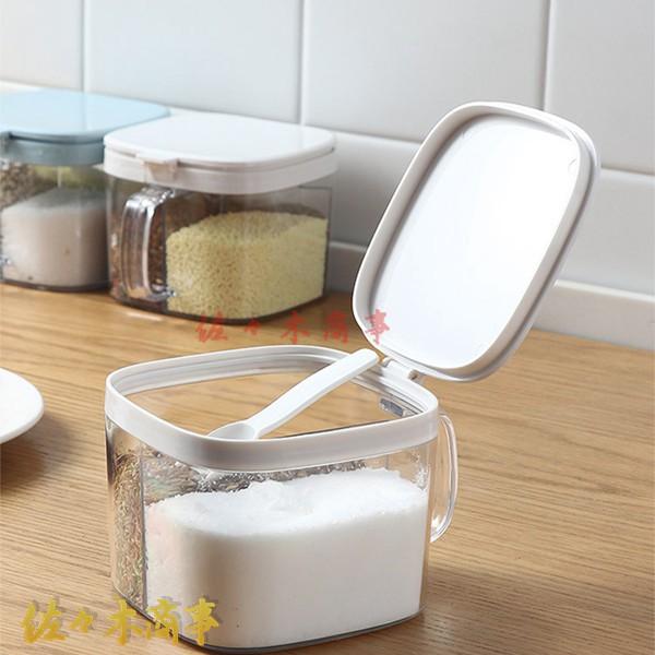 【発売日：2025年03月04日】滑り止め底部-滑り止め底部の底部には光沢が無く、摩擦が増加し、滑り落ちにくいです。【高品質調味料入れ】厚手のPP素材を使用し、無毒・無臭で長持ちし、お手入れも簡単です。この調味料ラックは頑丈で倒れにくく、調...