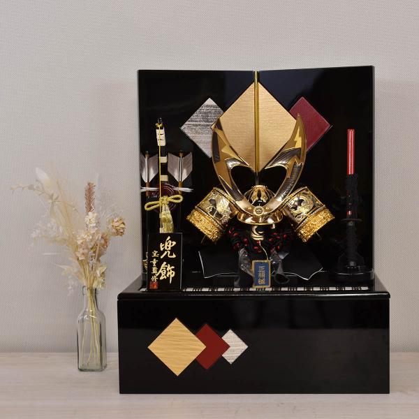 【サイズ】箱飾り：横幅46×奥行31×高さ56cm平飾り：横幅46×奥行31×高さ41cm箱のみ：横幅46×奥行31×高さ16cm「端午の節句」とは、もともと古代中国の季節行事「五節句（七草の節句、桃の節句、端午の節句、竹（笹）の節句、菊の...