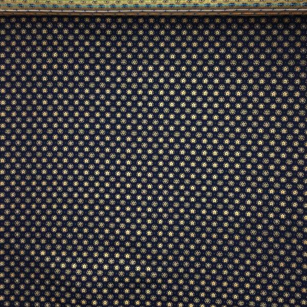 金襴　布　生地　手芸材料横巾70cm×丈50cm　念珠袋、納経帳、敷物、刀袋、インテリア小物、人形衣装、仏壇敷、座布団、表具など多肢にわたって使用可能です。★丈巾50ｃｍ以下は、基本的にメール便で発送いたします。宅配便ご希望の場合は、店舗へ...